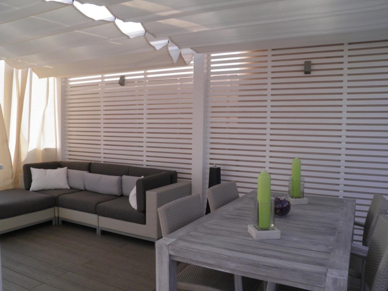 Pérgola con toldo y tarima tecnológica - Carpintería a medida y ...